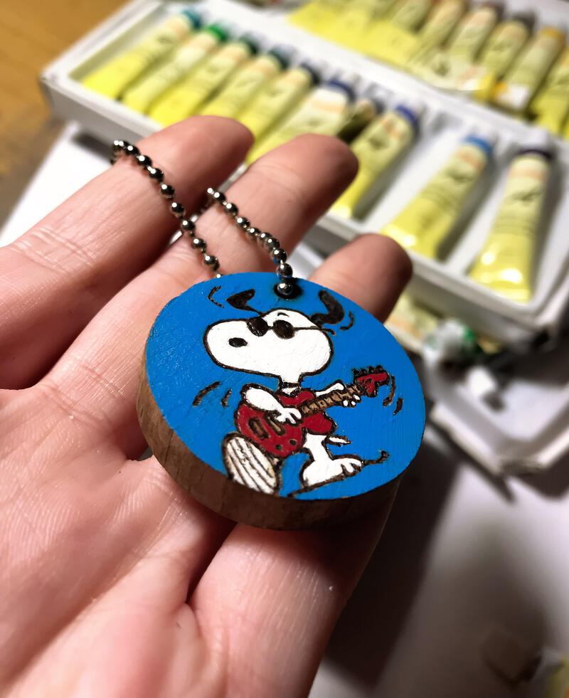 Snoopy rockstar keychain — Petraki Art